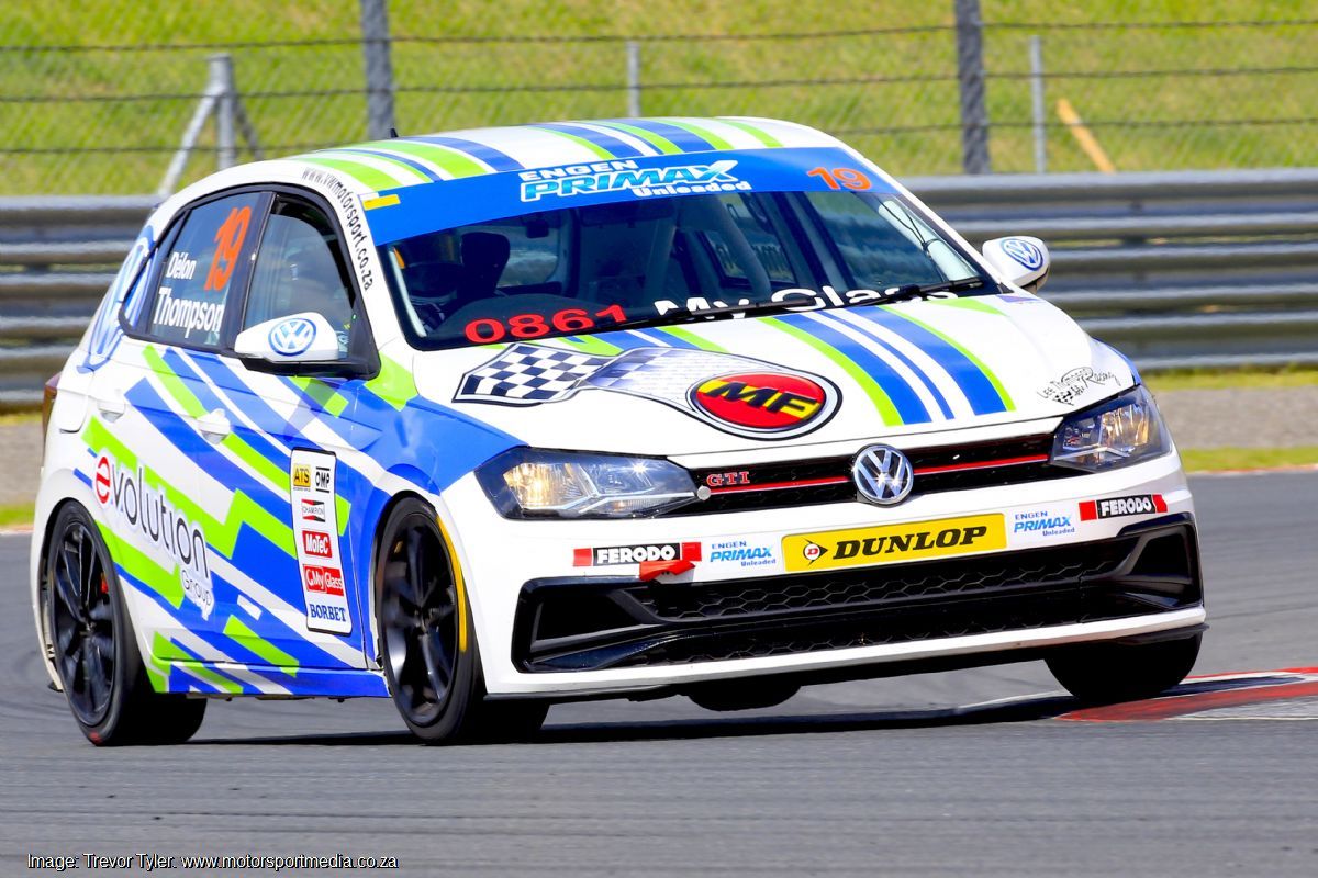 motorsportmedia.co.za | 5 cars racing 3 classes at Killarney