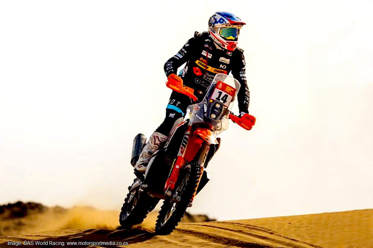 motorsportmedia.co.za | Sanders crashes, Branch, Cox fight to the finish